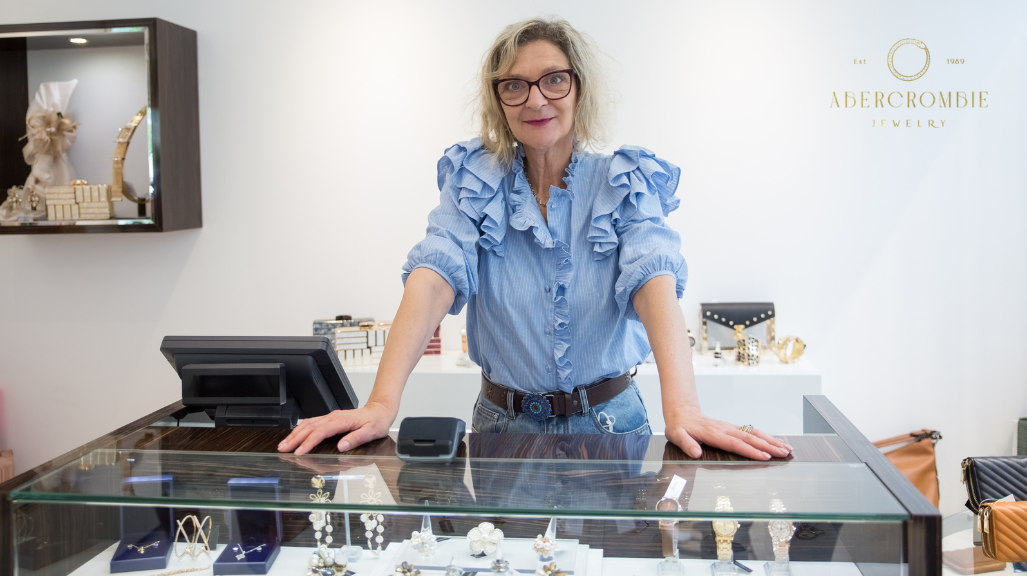 What Is Consignment Jewelry?